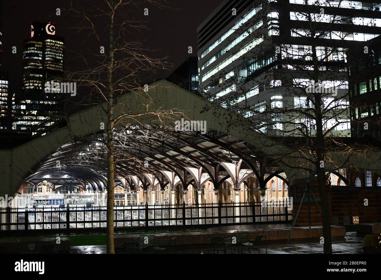 Liverpool Street station platform at night Stock Photo - Alamy