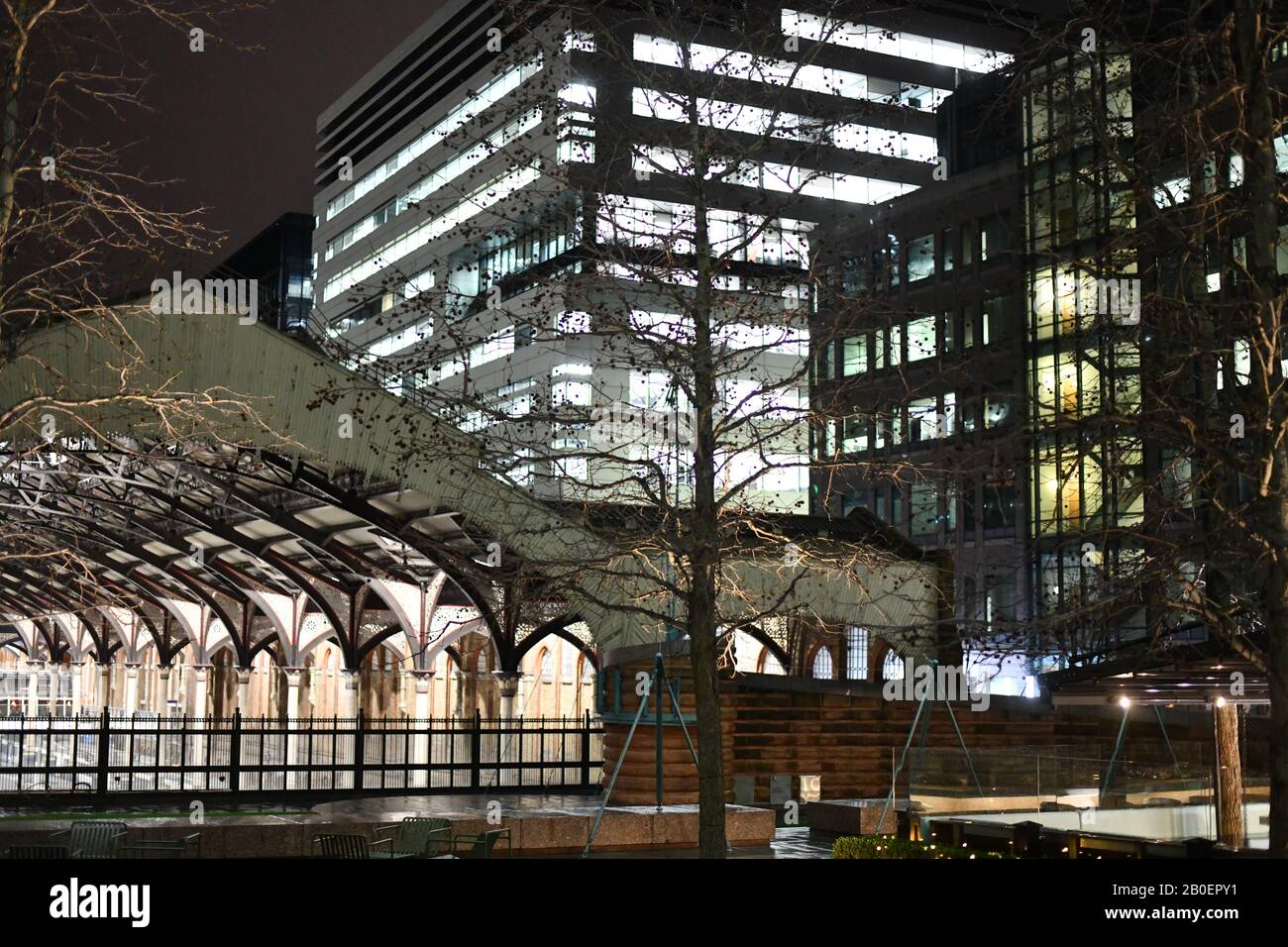 Liverpool Street station platform at night Stock Photo - Alamy