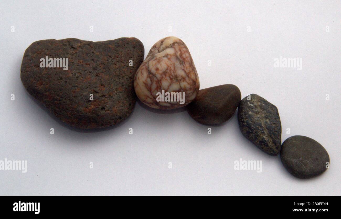 Collection of pebbles hi-res stock photography and images - Alamy