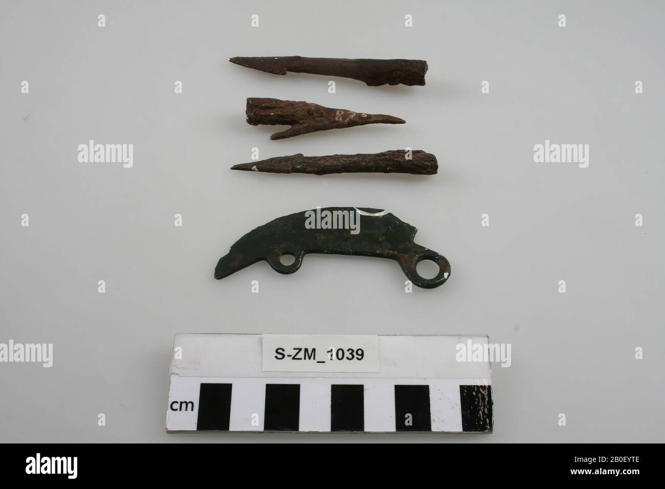 Razor fragment broken off hi-res stock photography and images - Alamy