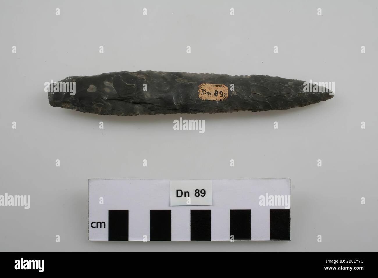 Rough flint lance point hi-res stock photography and images - Alamy