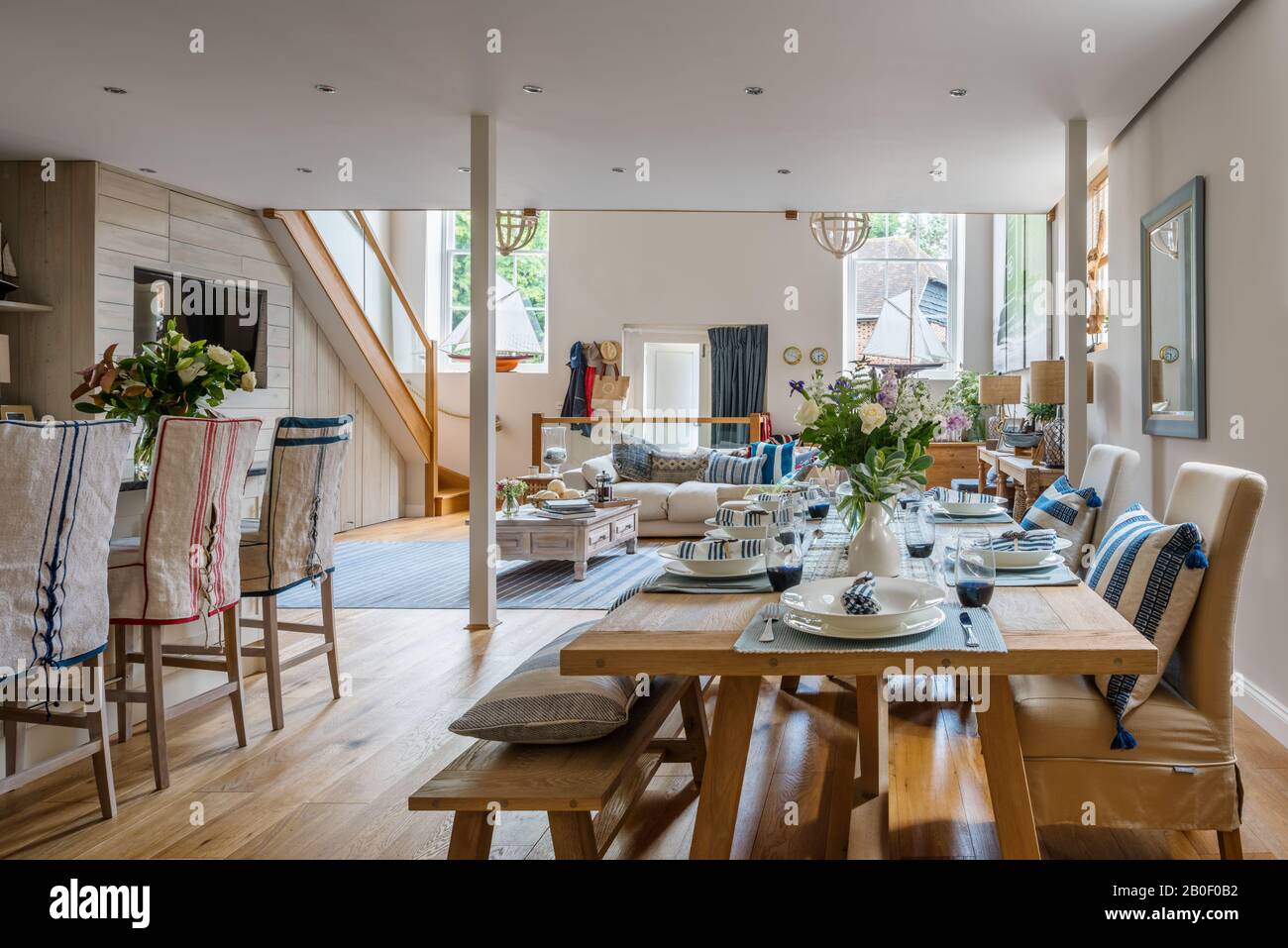 Chapel interiors hi-res stock photography and images - Alamy