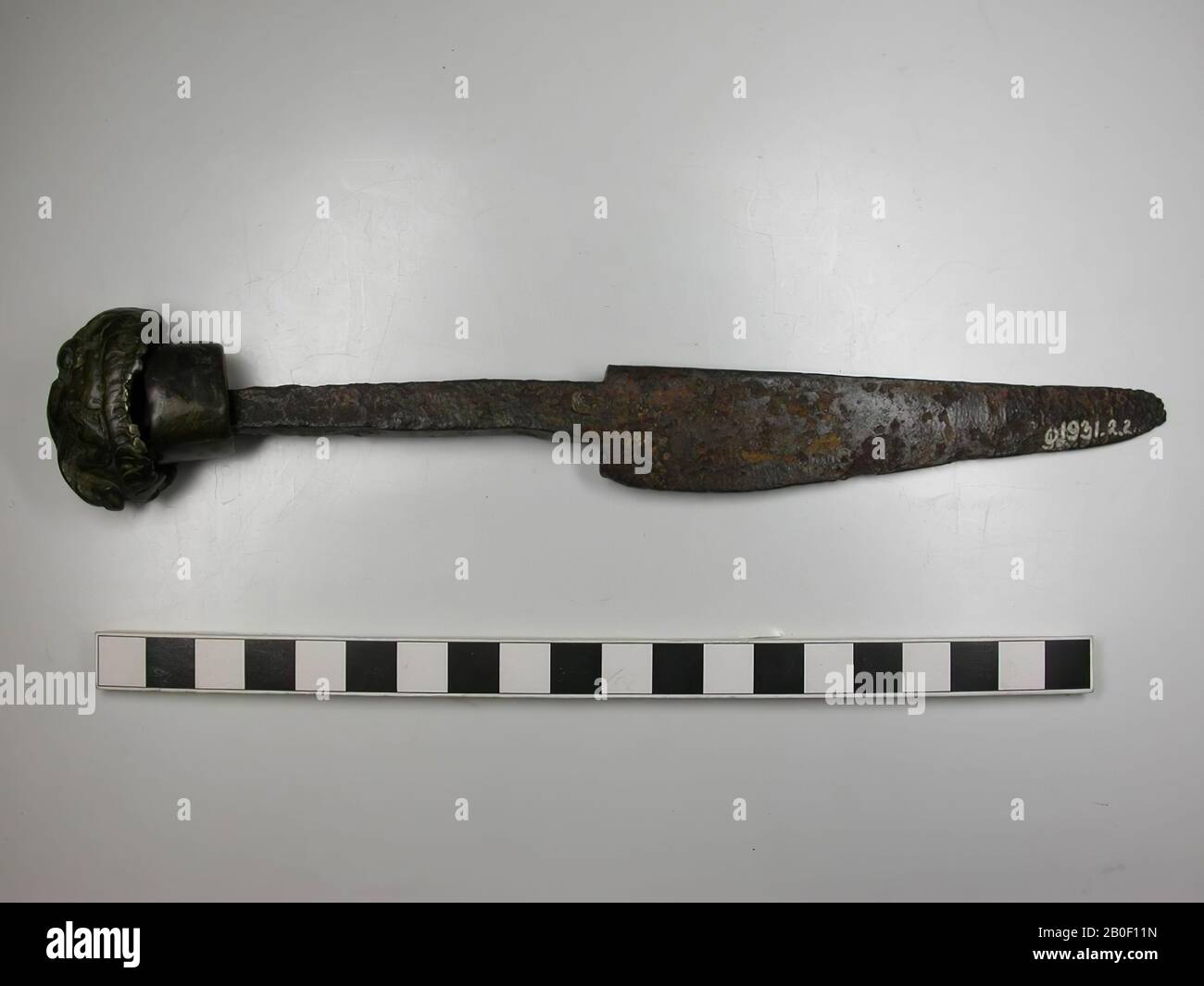 Metal dagger hi-res stock photography and images - Alamy