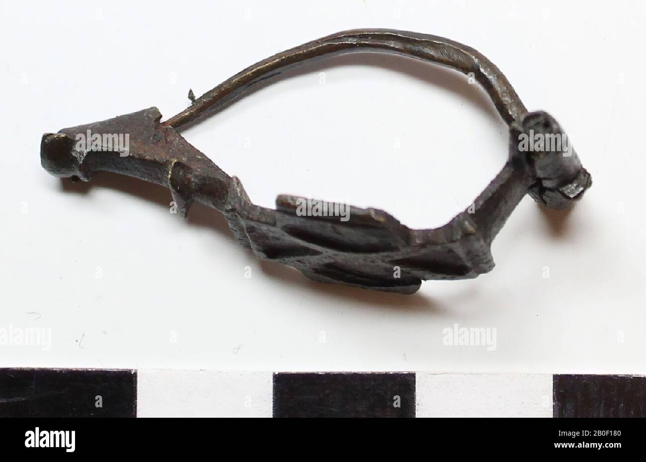 fibula, metal, bronze, 3,6 x 1,5 x 1,5 cm, France, unknown, unknown ...