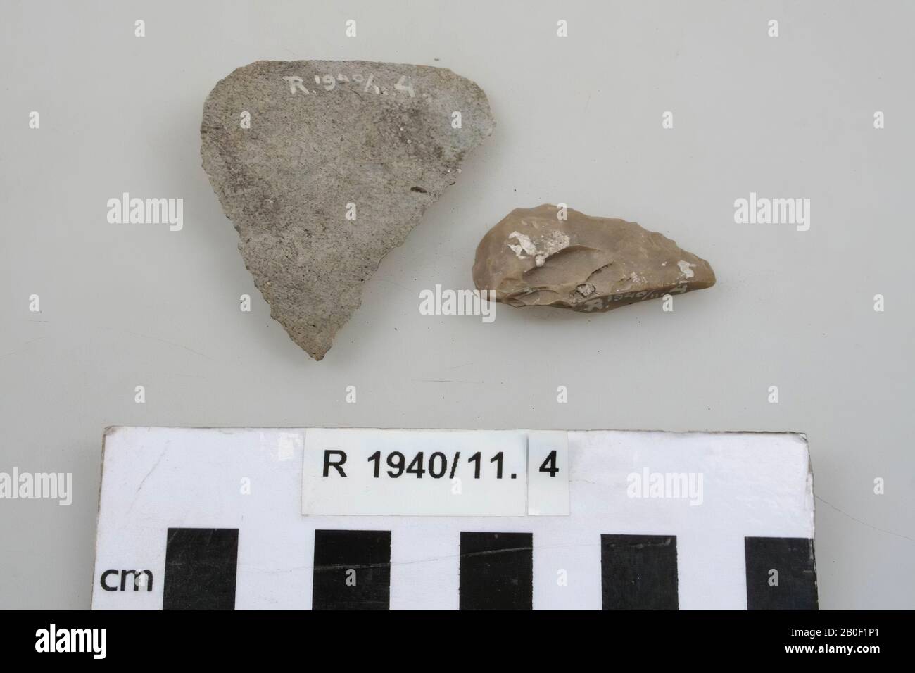 2 Flint scallops., Scrapers, stone, flint, 5.4 x 3.9 x 0.9 cm (the ...