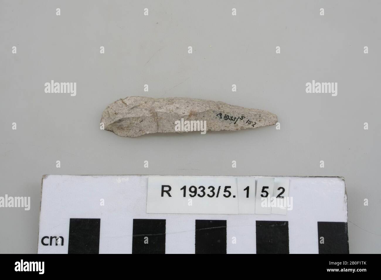 Flint point, point, stone, flint, 0,6 x 6,2 x 1,5 cm, prehistory ...
