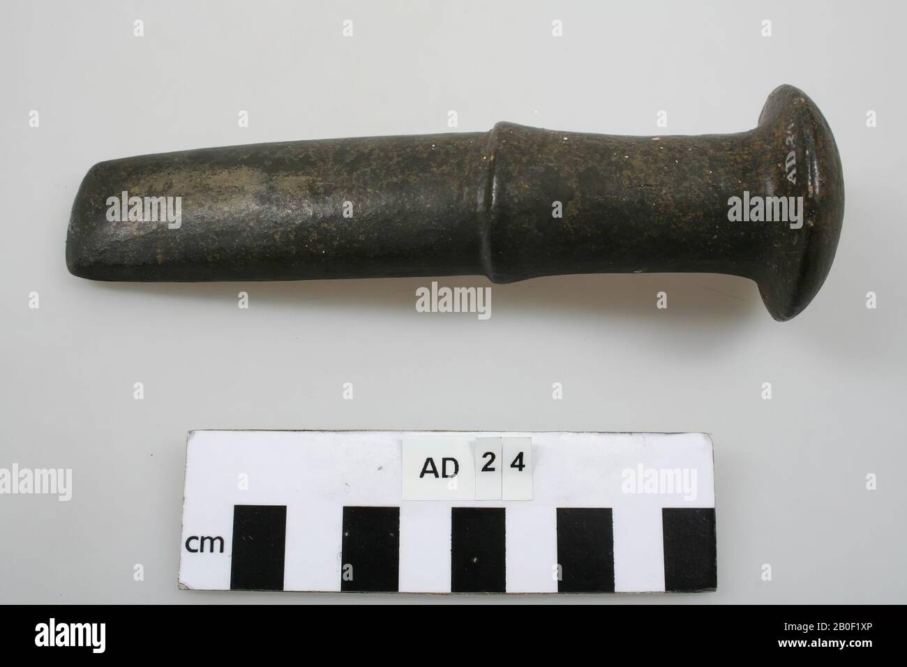 Old Europe, molding, chisel, plaster, 15.5 x 4.5 x 4.5 cm, Location ...