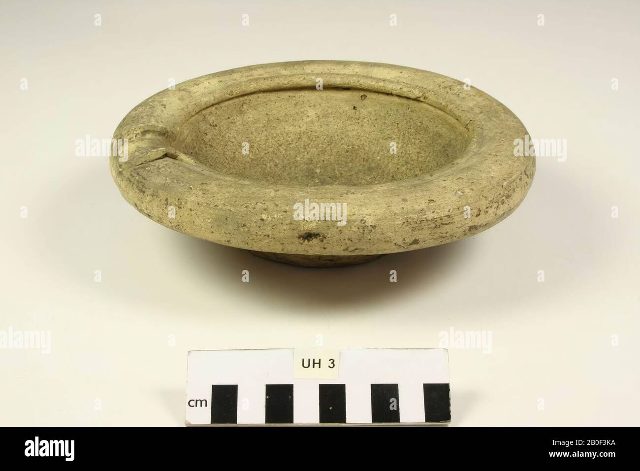 Off scale dish hi-res stock photography and images - Alamy