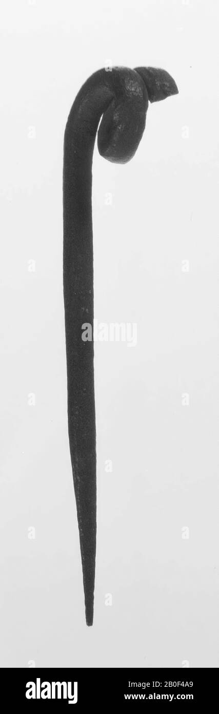 Bronze wire fibula hi-res stock photography and images - Alamy