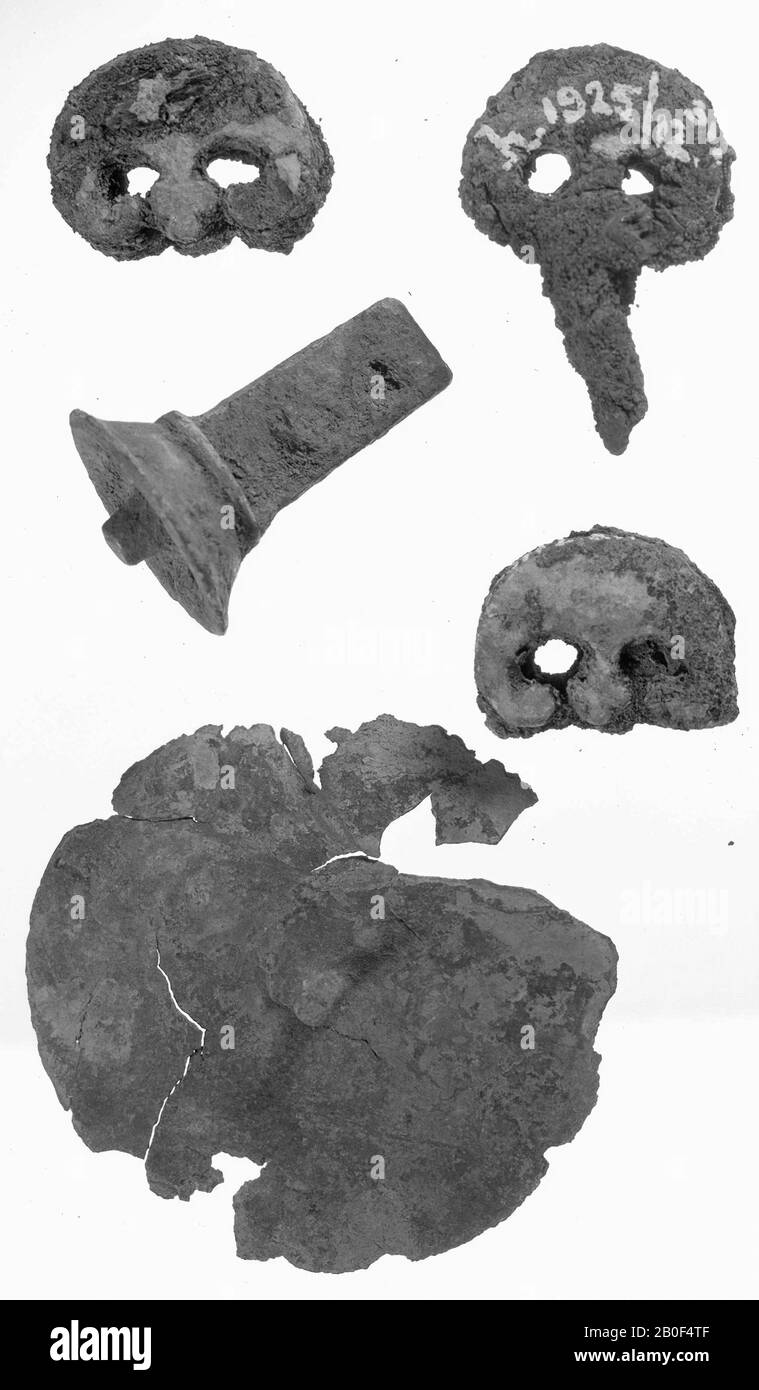 Thin bronze batter plate hi-res stock photography and images - Alamy