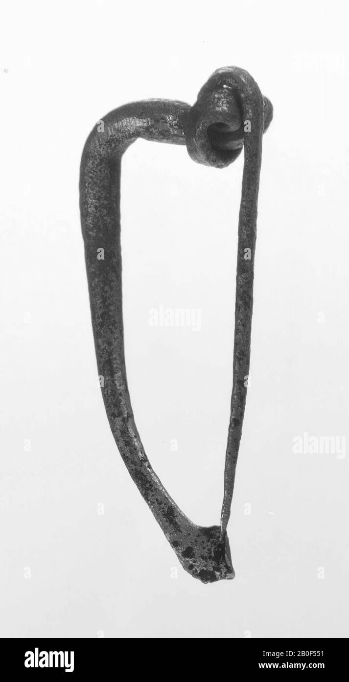 Small bronze wire fibula hi-res stock photography and images - Alamy