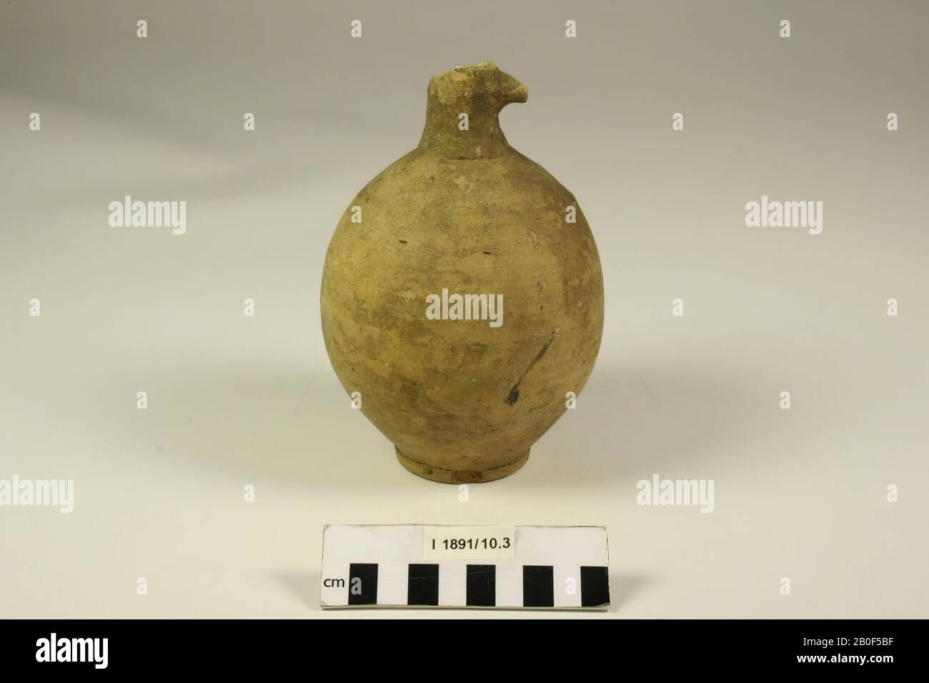 Smooth walled pottery pottery hi-res stock photography and images - Alamy
