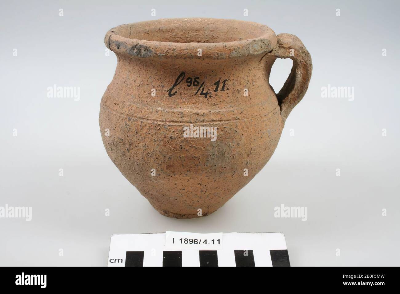 Slightly damaged pot hi-res stock photography and images - Alamy
