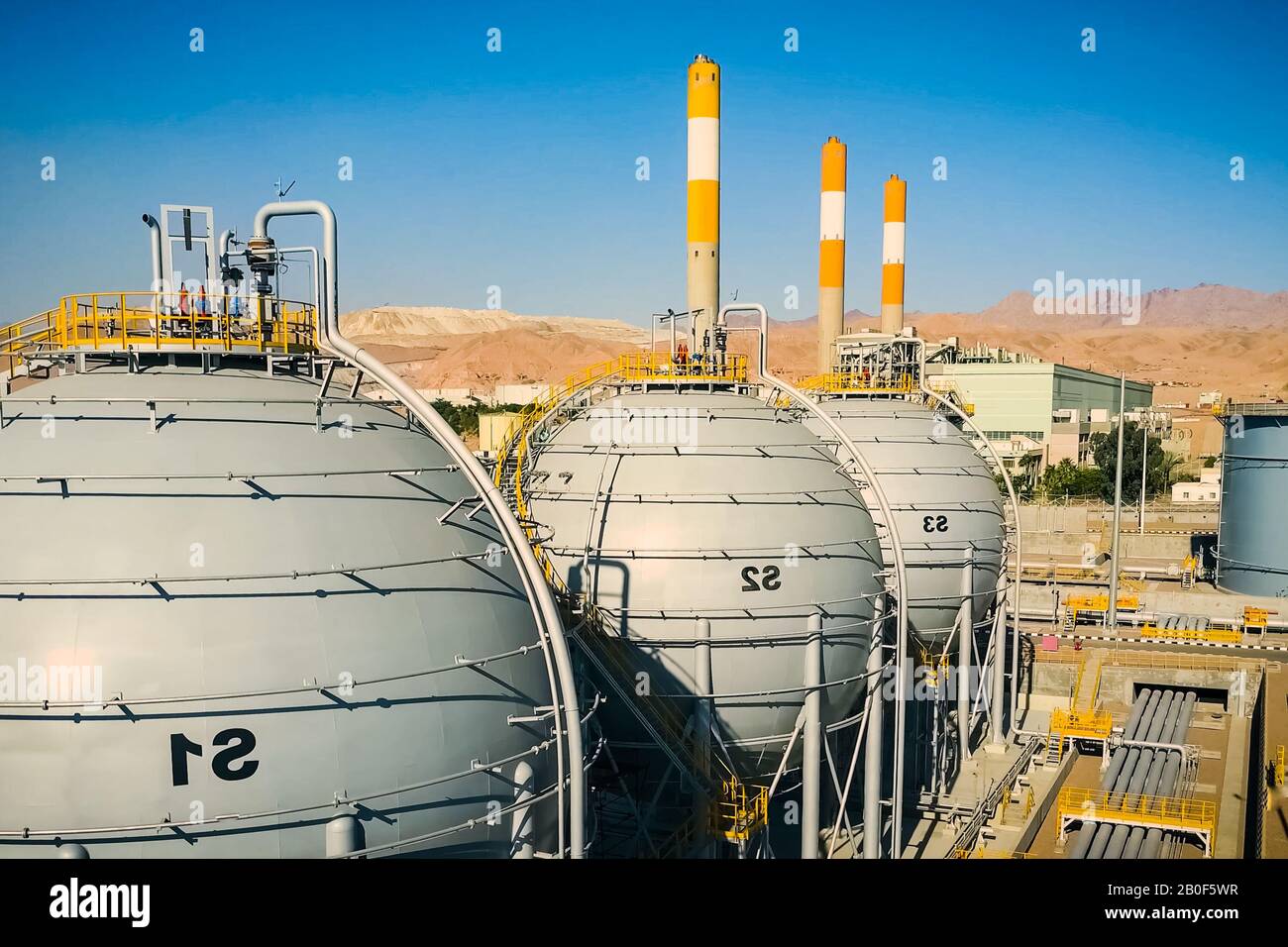 Petroleum products rectification hi-res stock photography and images ...