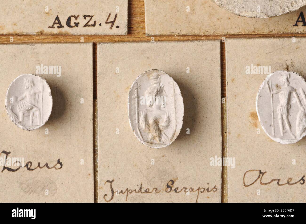 Right and left wings hi-res stock photography and images - Alamy