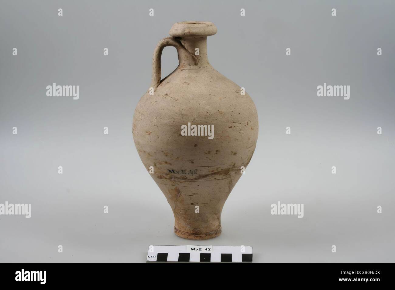 Pear shaped form hi-res stock photography and images - Alamy