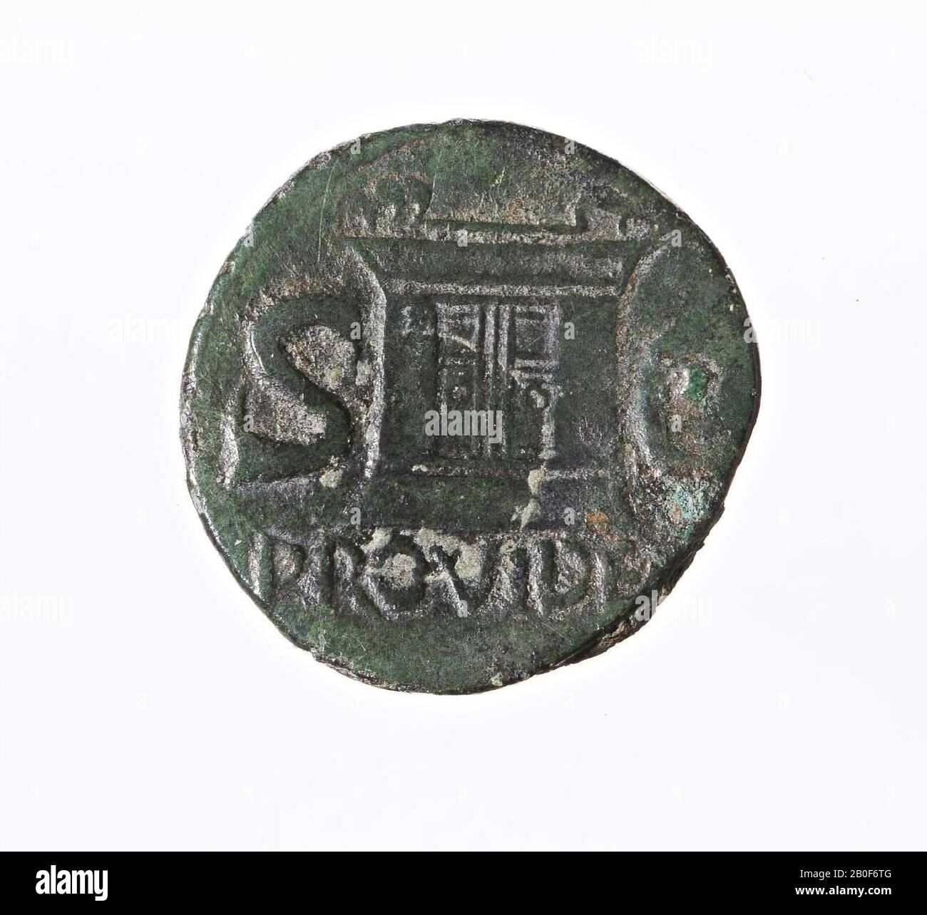 Vz: head of Augustus with halo n.l., DIVUS AUGUST [US PATER], Kz: altar ...