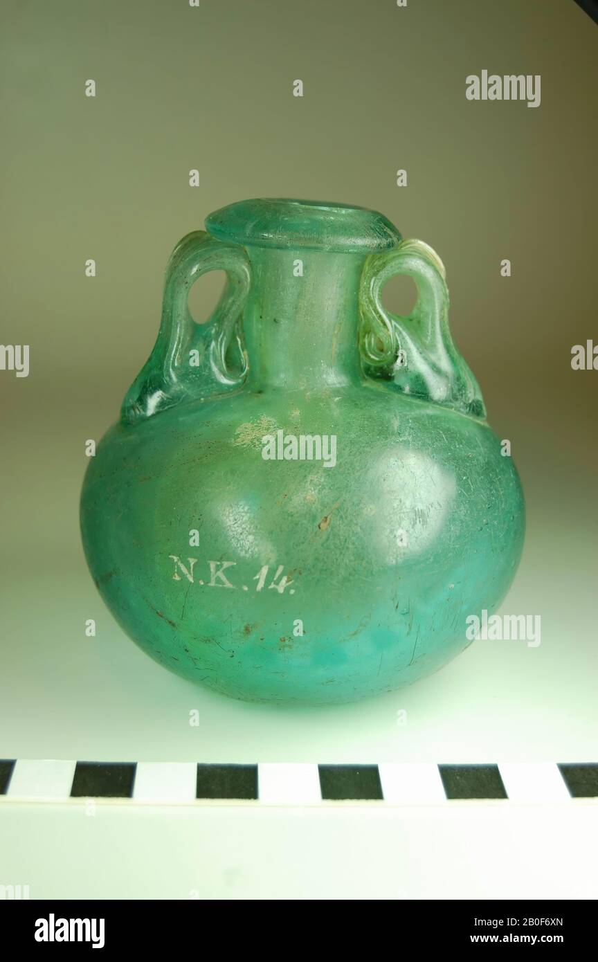 Aryballos hi-res stock photography and images - Alamy