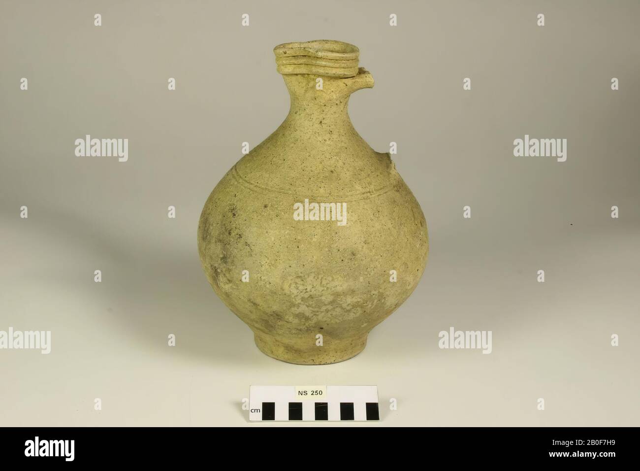 Roman rough walled can of yellow-gray earthenware. Niederbieber 98 ...