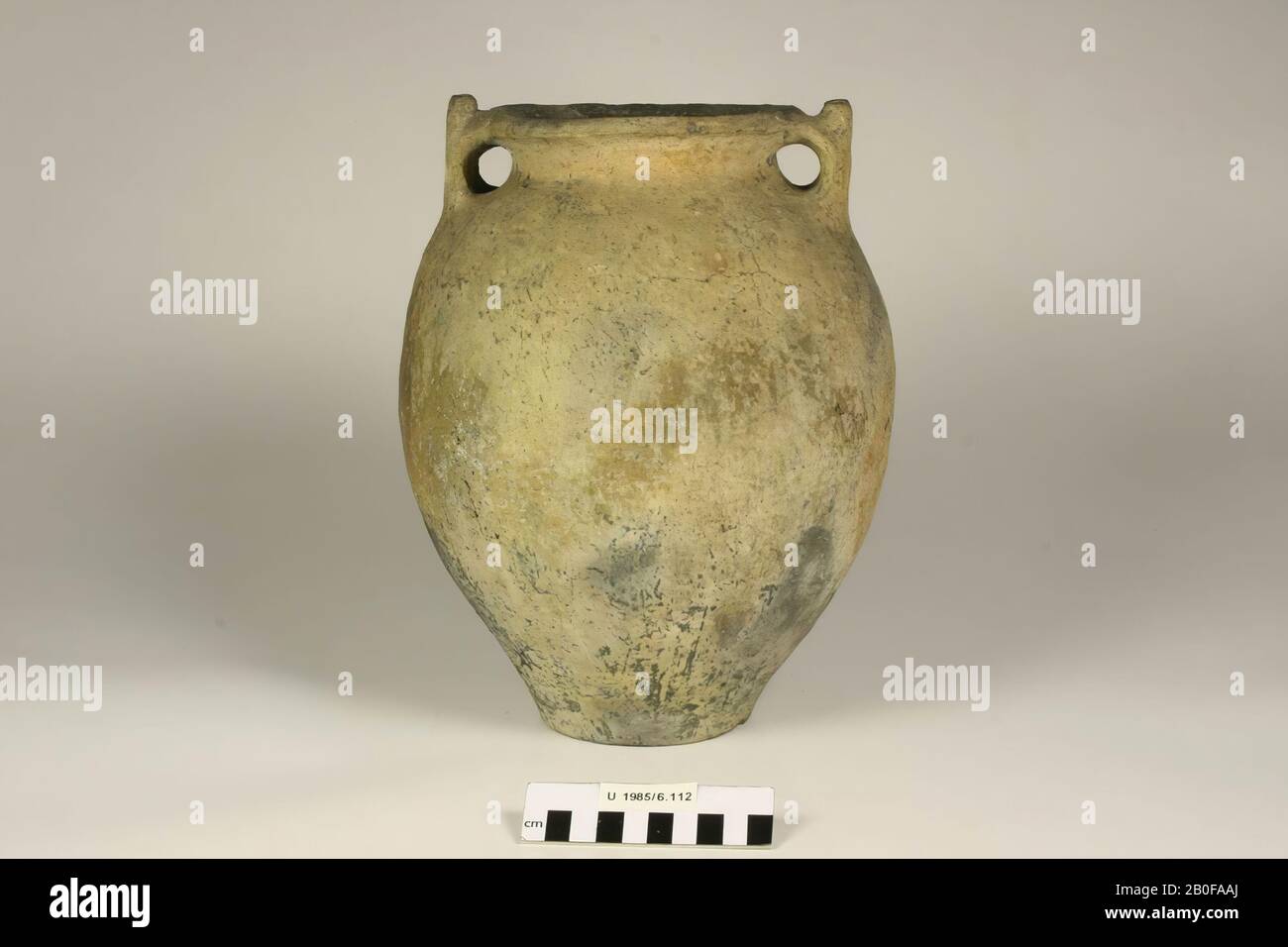 Native roman pottery hi-res stock photography and images - Alamy