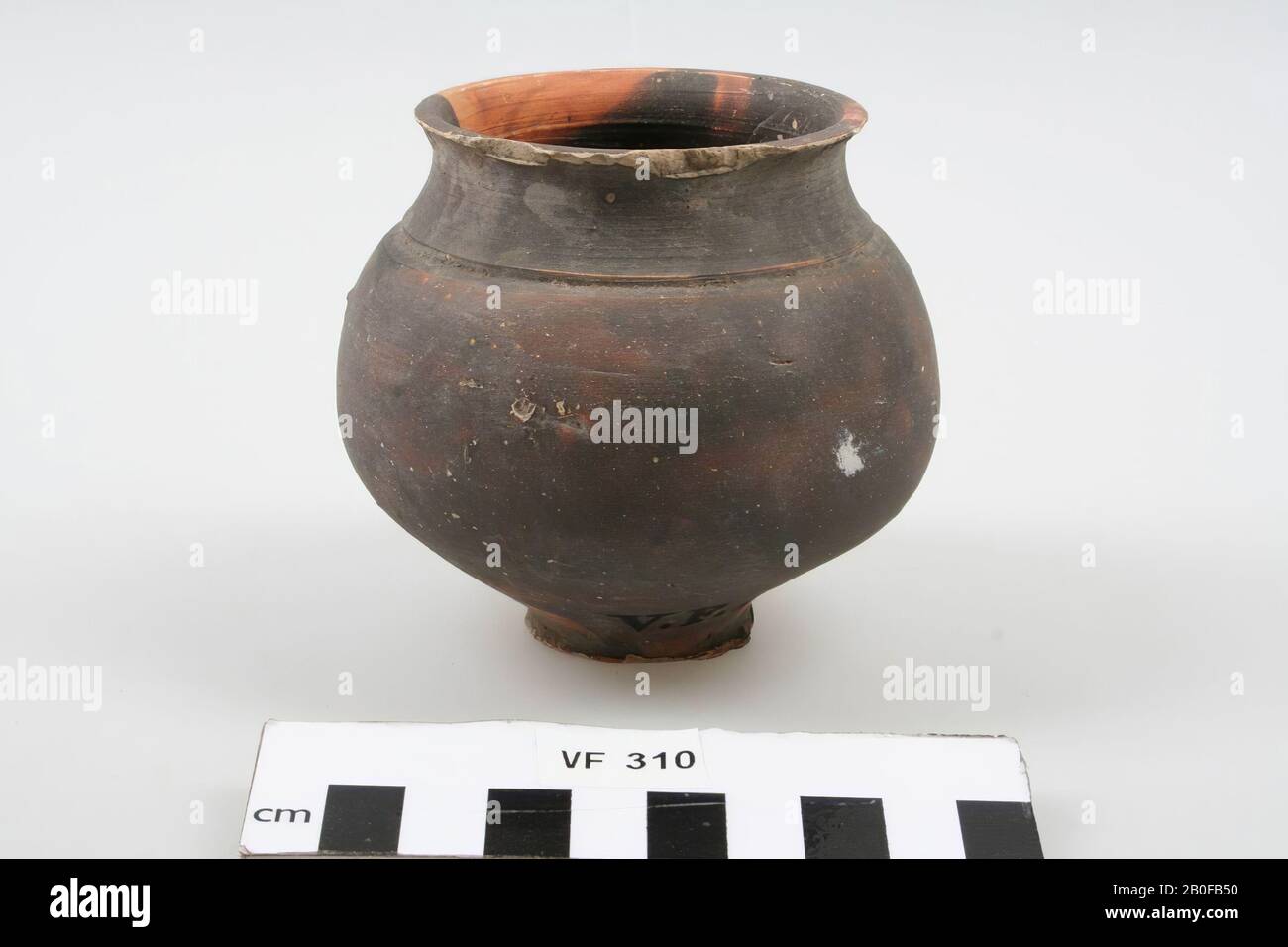 Roman ball urn hi-res stock photography and images - Alamy
