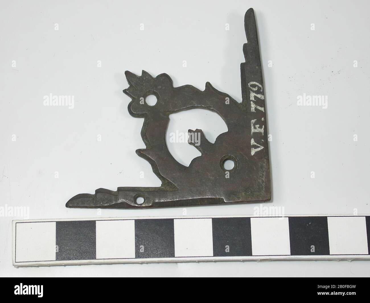 Bronze corner fittings hi-res stock photography and images - Alamy