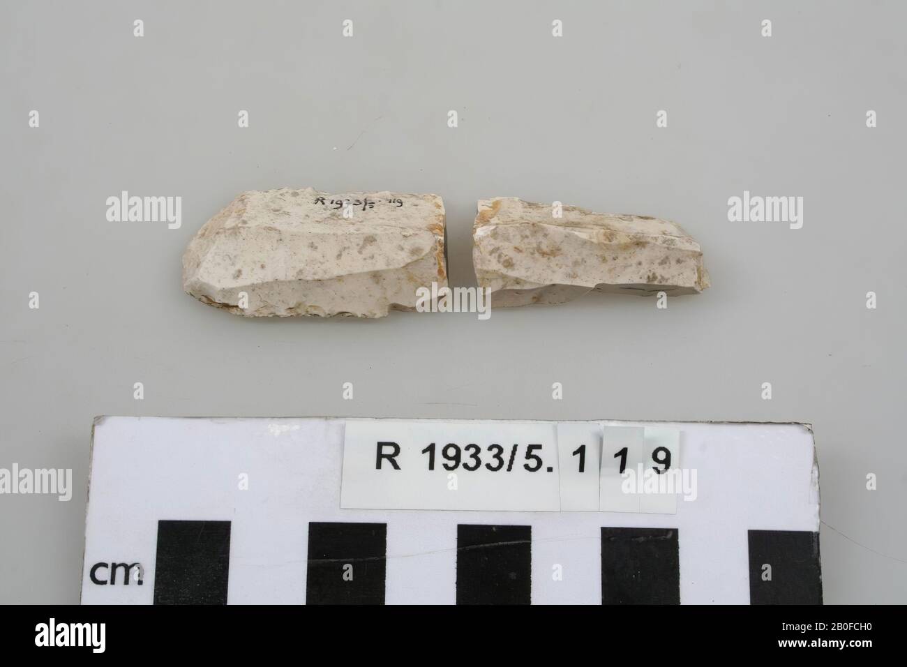 Broken in half hi-res stock photography and images - Alamy