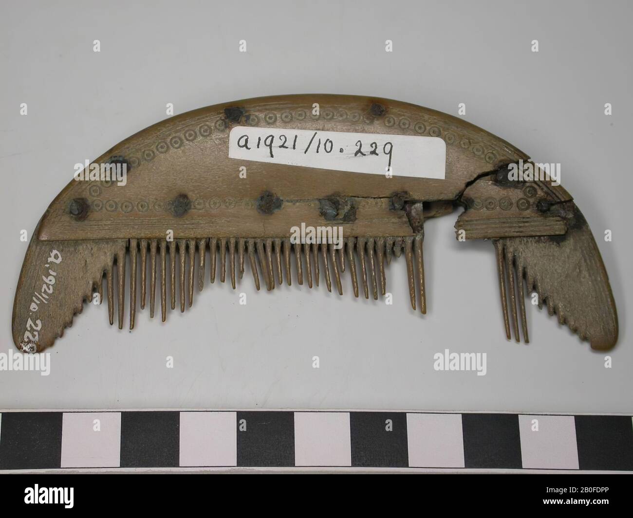 One-sided three-layer comb. Type: semicircular comb. Decoration: handle ...