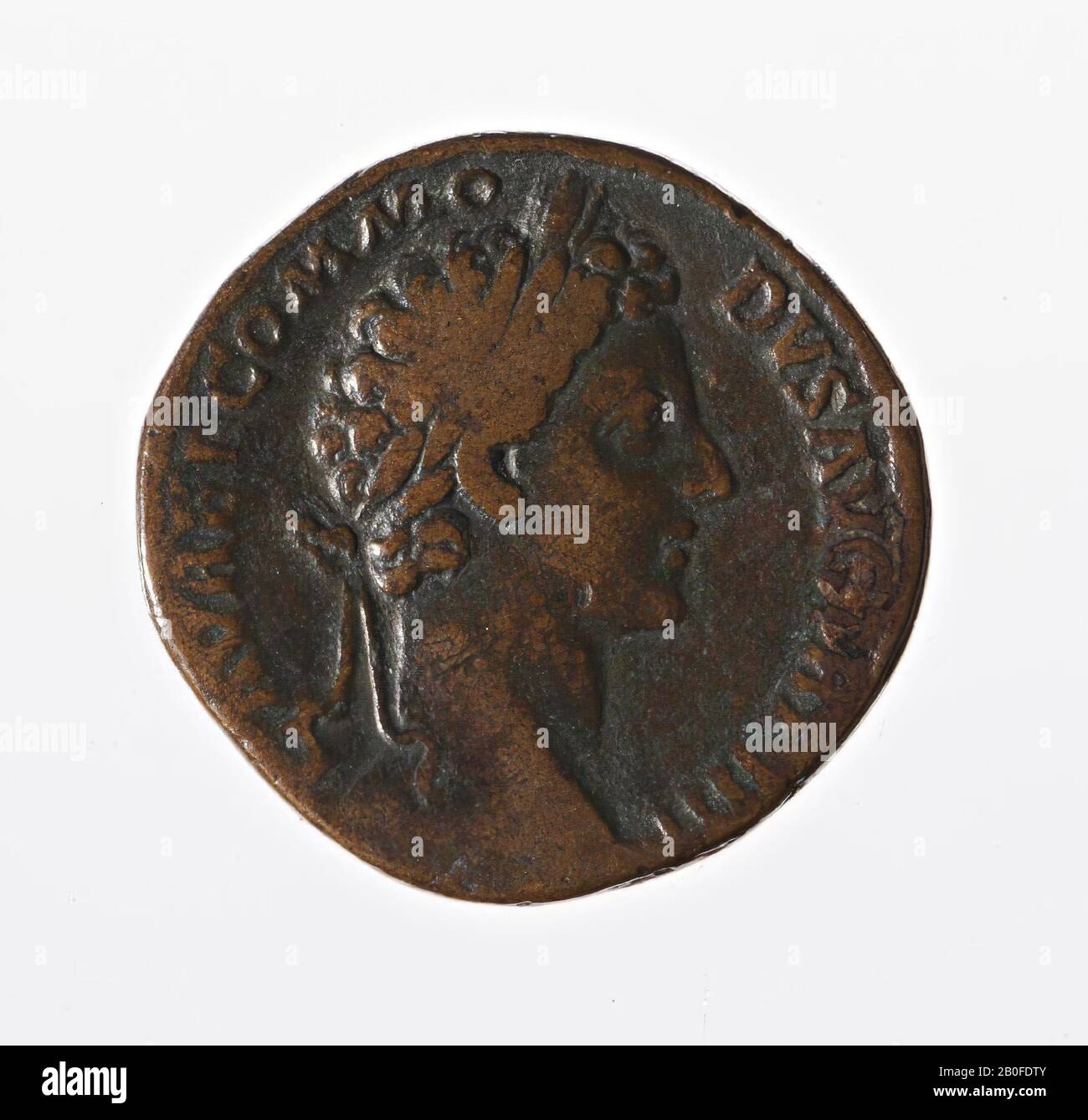 Vz: imperial bust r., L AUREL COMMO-DUS AUG TR P III, Kz: standing ...