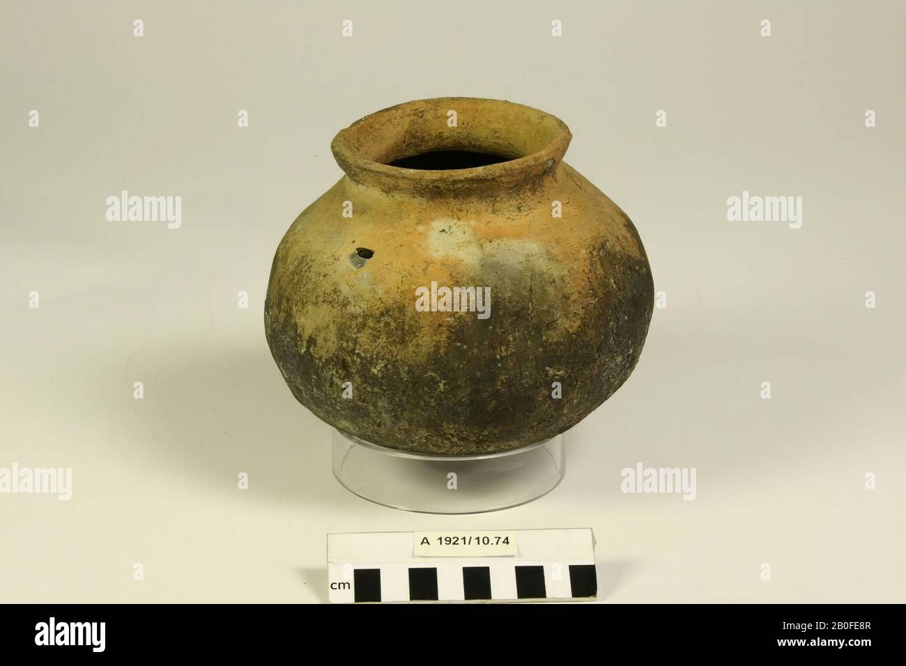 Bullet pot with a lacuna in the belly, ball pot, earthenware (hand ...