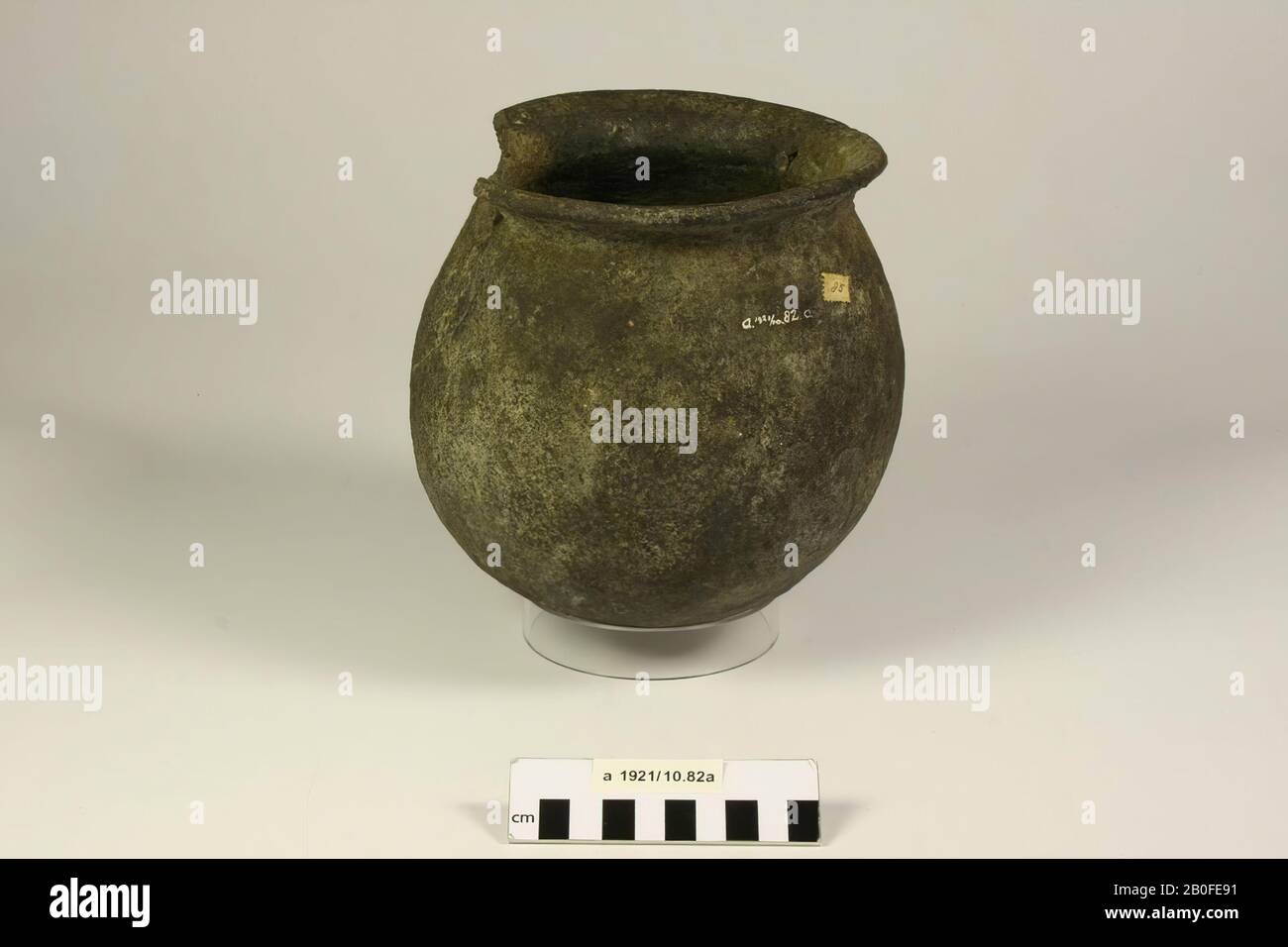 Earthenware ball pot hi-res stock photography and images - Alamy