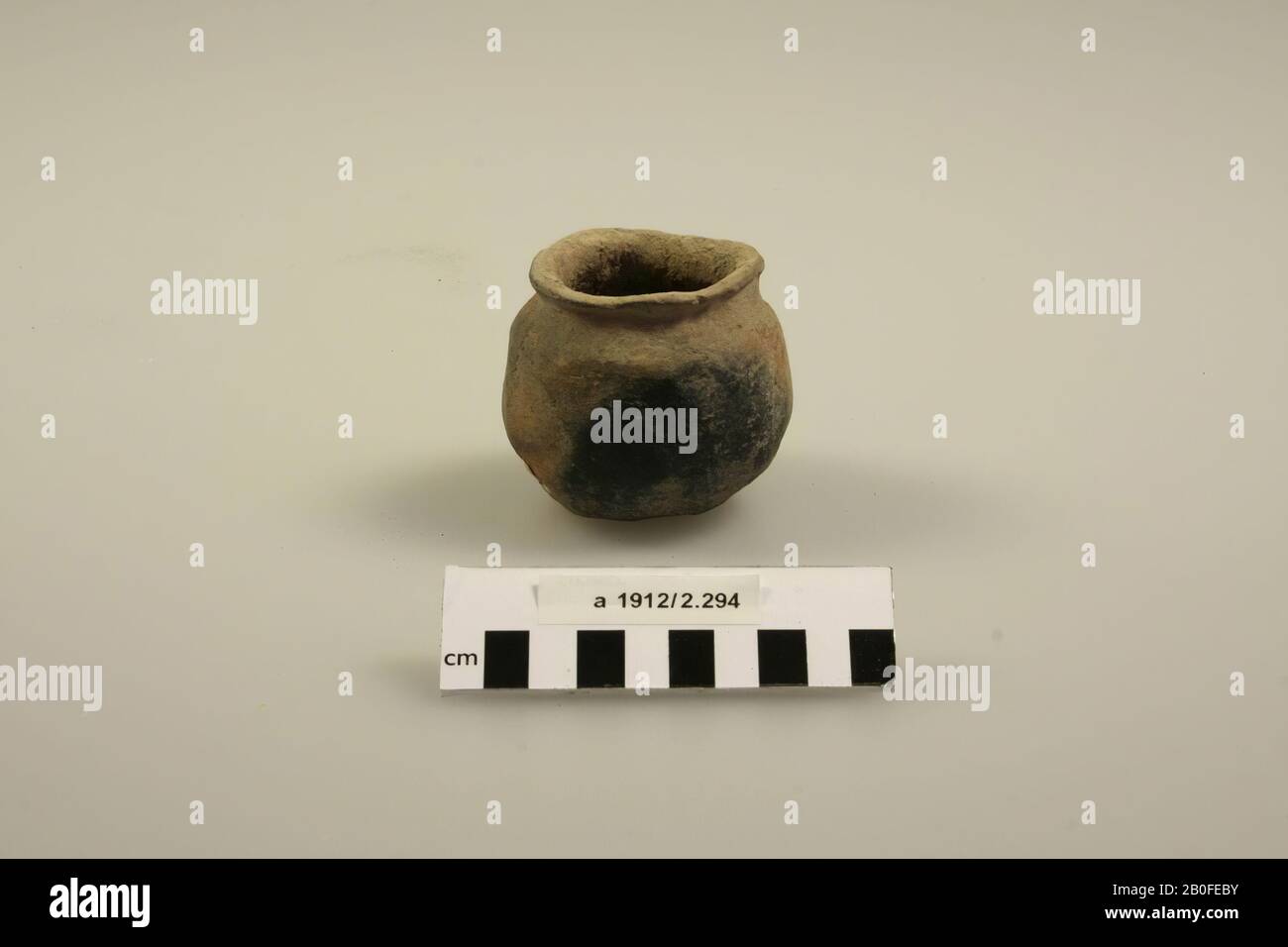 pot, earthenware (Hessens-Schortens), h: 7 cm, diam: 7,6 cm, vmeb ...