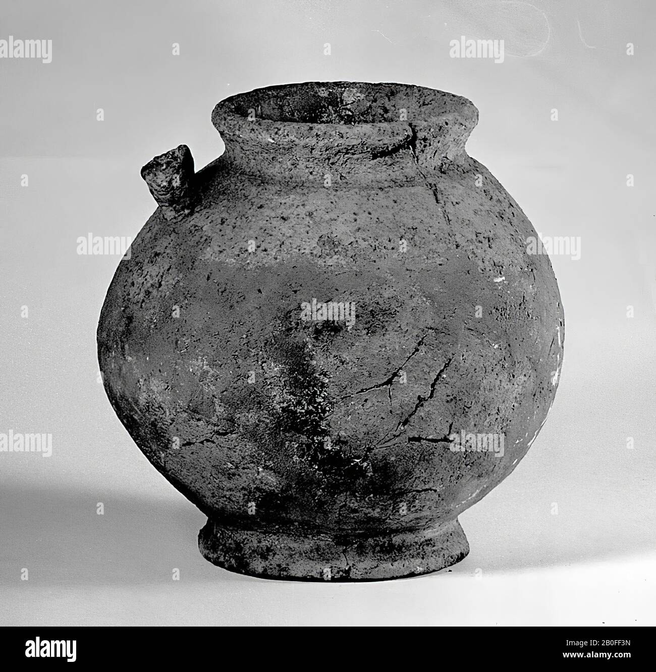 Ring hand stand hi-res stock photography and images - Alamy