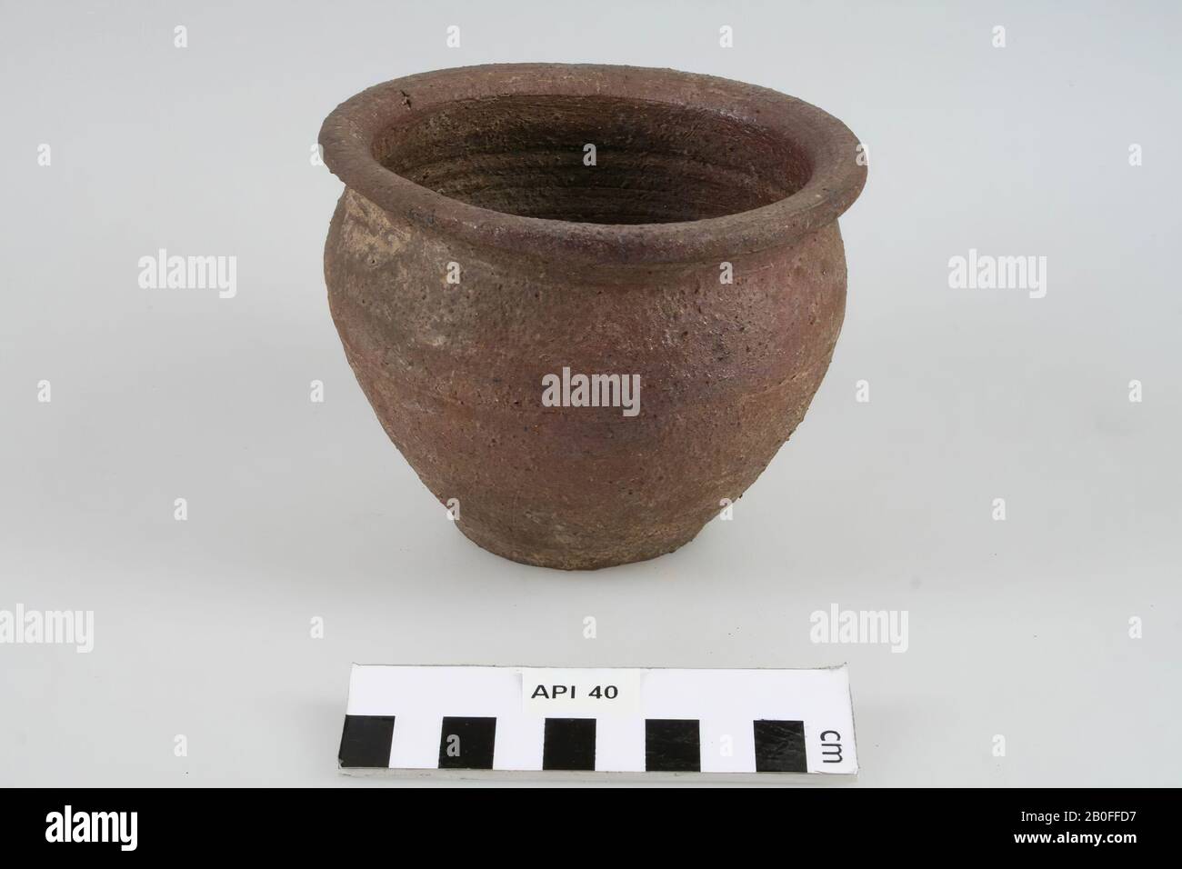 Old Europe, pot, earthenware, rough walled, h, 9.7 cm, diam, 12.8 cm ...
