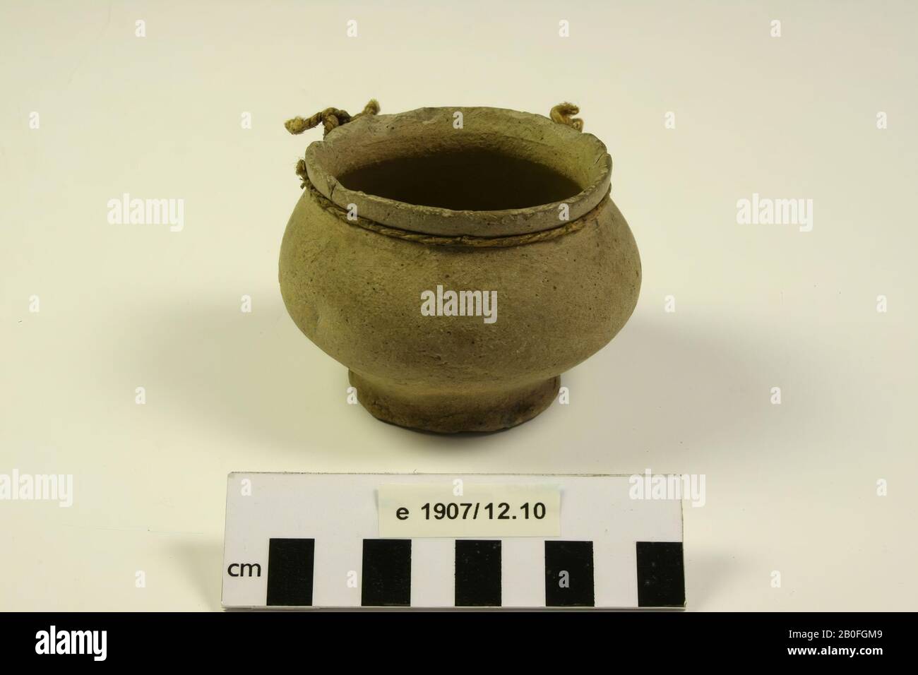 Neck in rope hi-res stock photography and images - Alamy