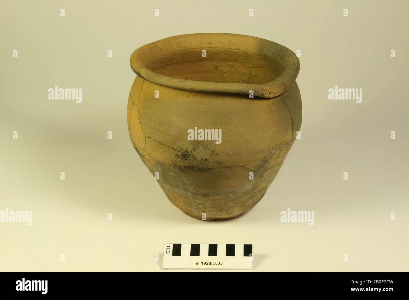 Rough walled urn hi-res stock photography and images - Alamy