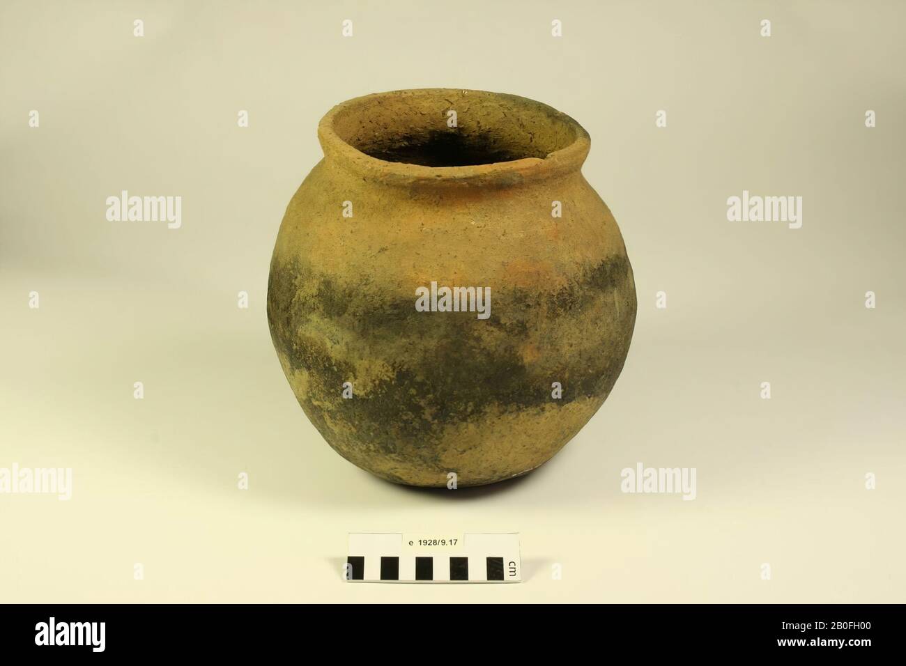 Bottom completely hi-res stock photography and images - Alamy