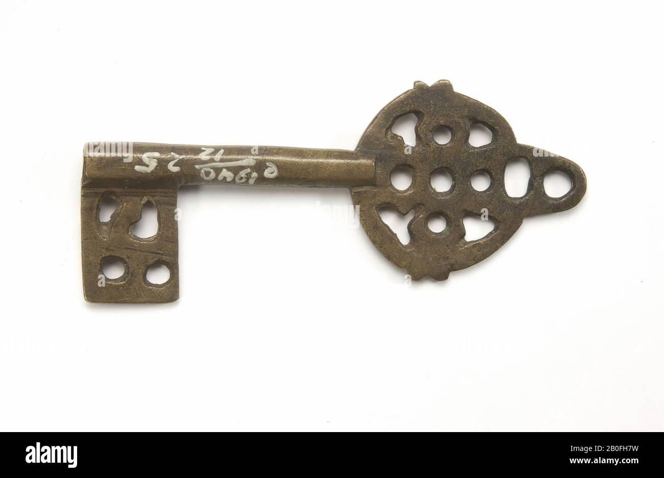 The Netherlands Middle Ages, key, metal, copper, 9.7 x 3.9 cm, lmeb ...