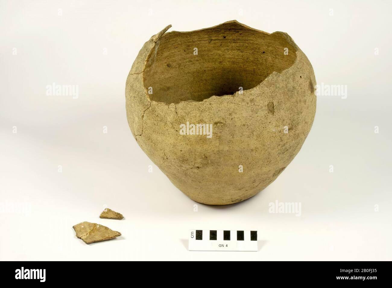 Large convex pot hi-res stock photography and images - Alamy