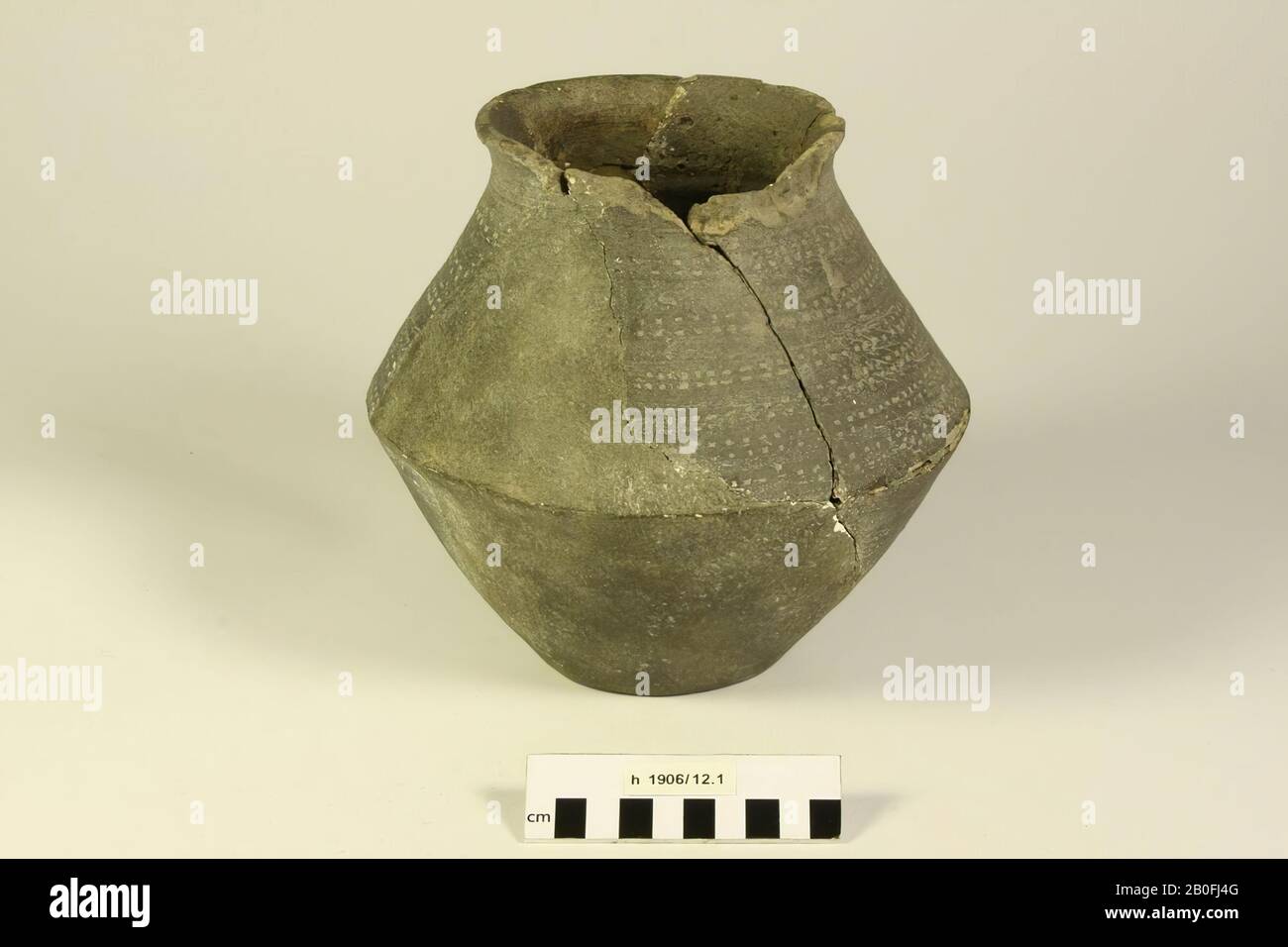 The Netherlands Middle Ages, art pot, pottery, Frankish, h, 20 cm, diam ...