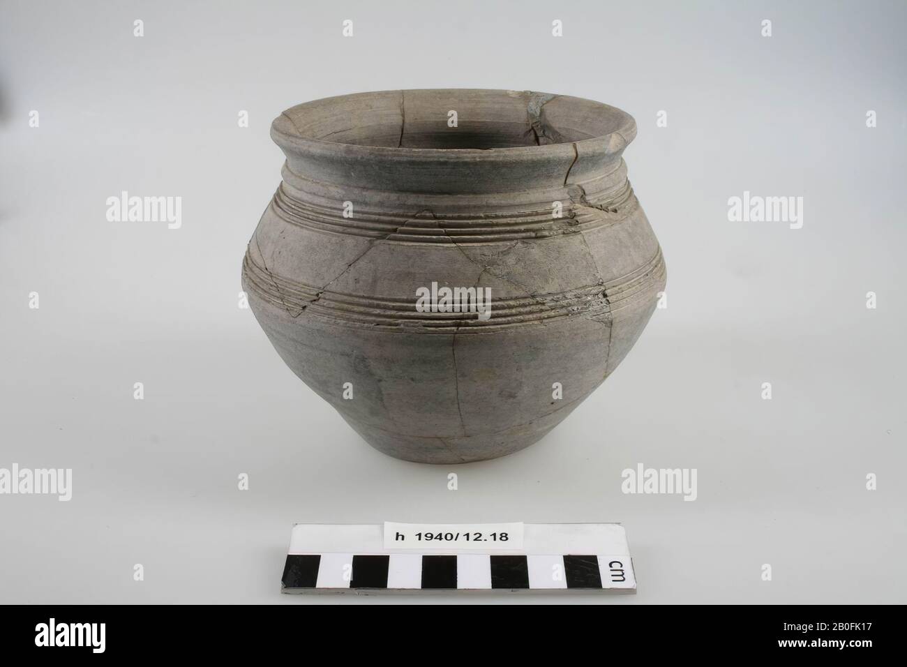 Gray bending pot hi-res stock photography and images - Alamy