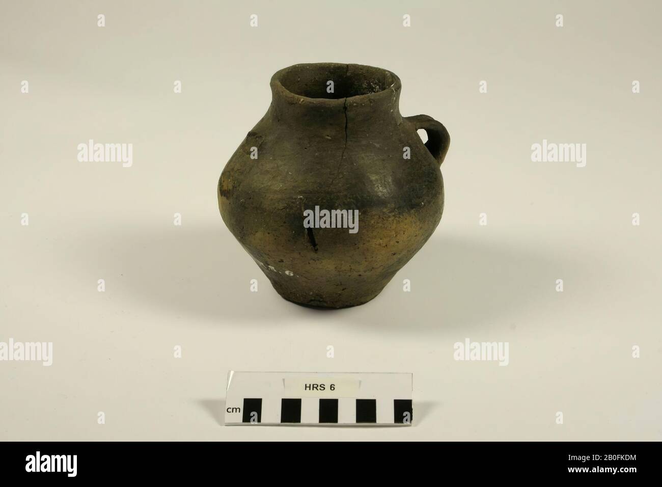 Amphora with two handles hi-res stock photography and images - Alamy