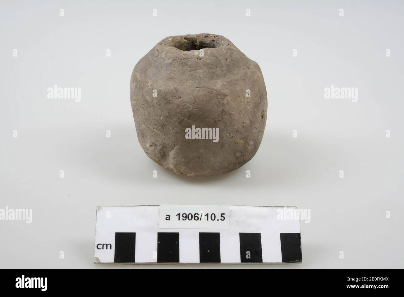 Netherlands Roman period, pot, pottery, hand-shaped, h, 7.5 cm, diam, 7 ...