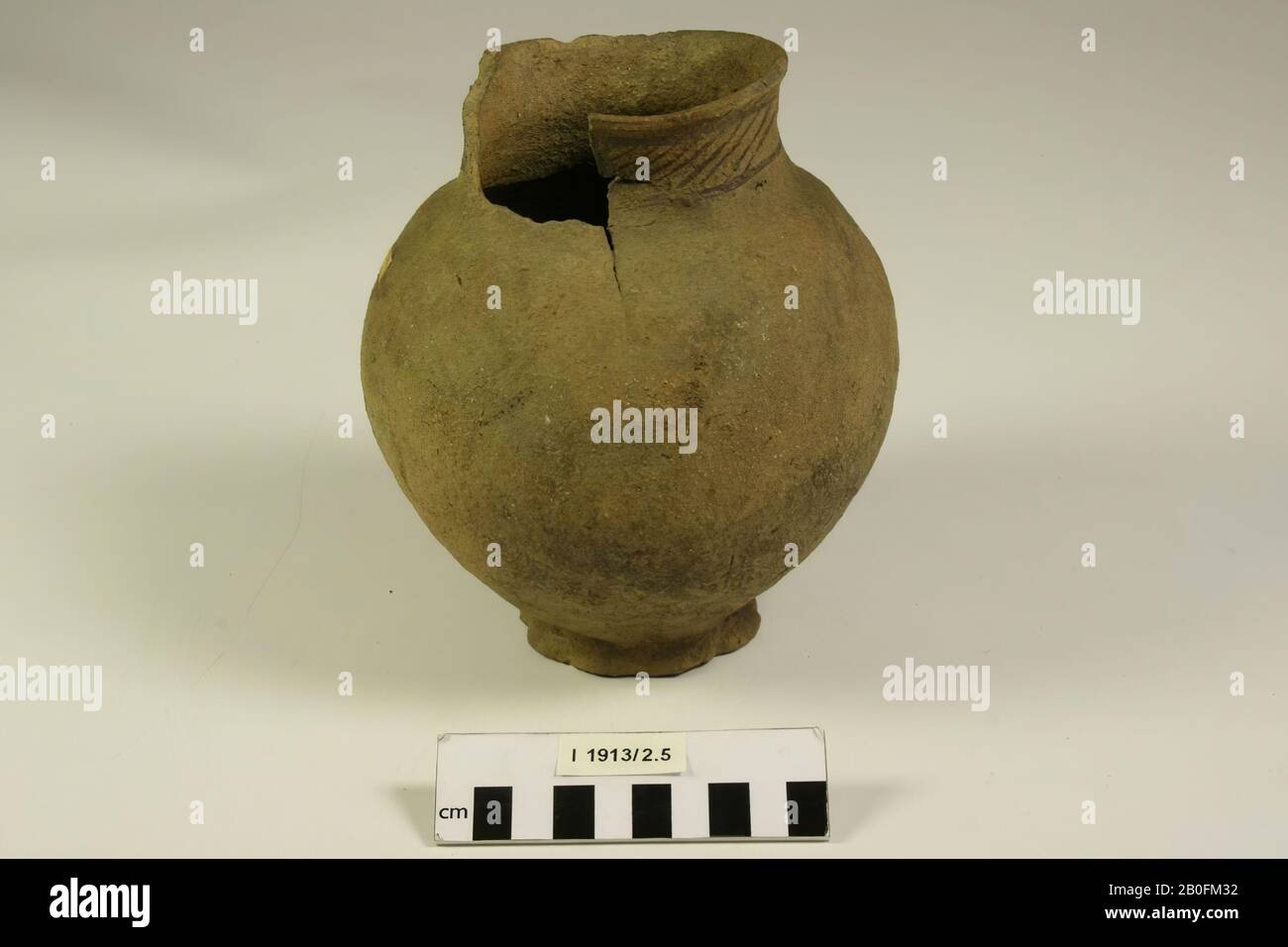 Neck slightly deformed hi-res stock photography and images - Alamy