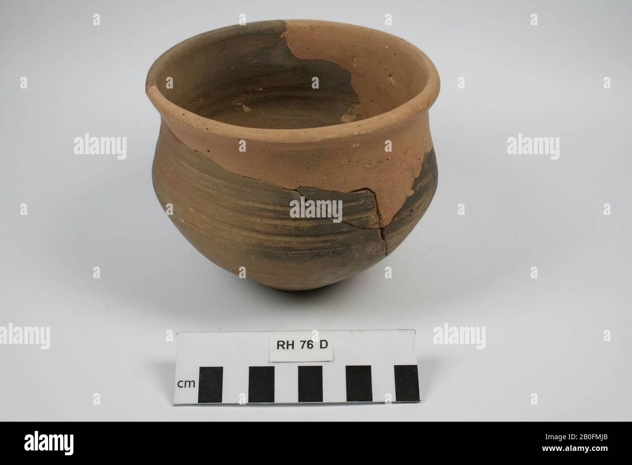 Smooth walled pottery pottery hi-res stock photography and images - Alamy