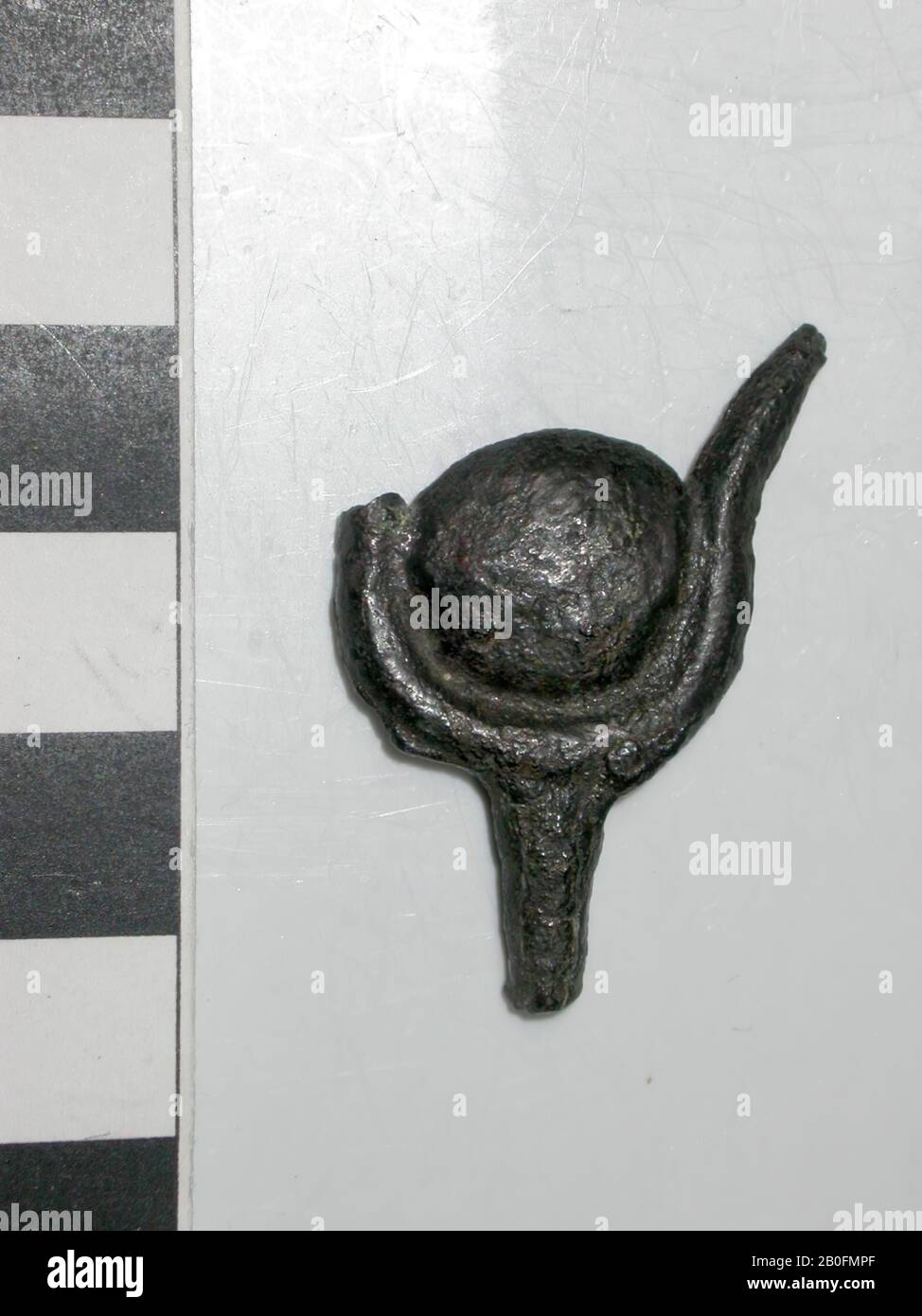 solar disk, horn, Isis, bronze, goddess, bronze, 2 x 3,6 cm, Late ...