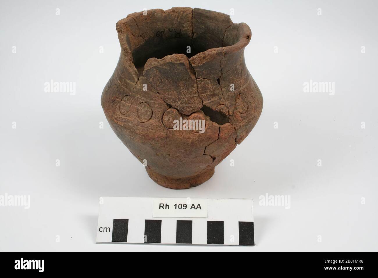 Smooth walled pottery pottery hi-res stock photography and images - Alamy