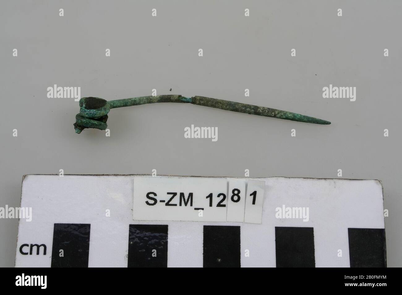 Pin broken off hi-res stock photography and images - Alamy