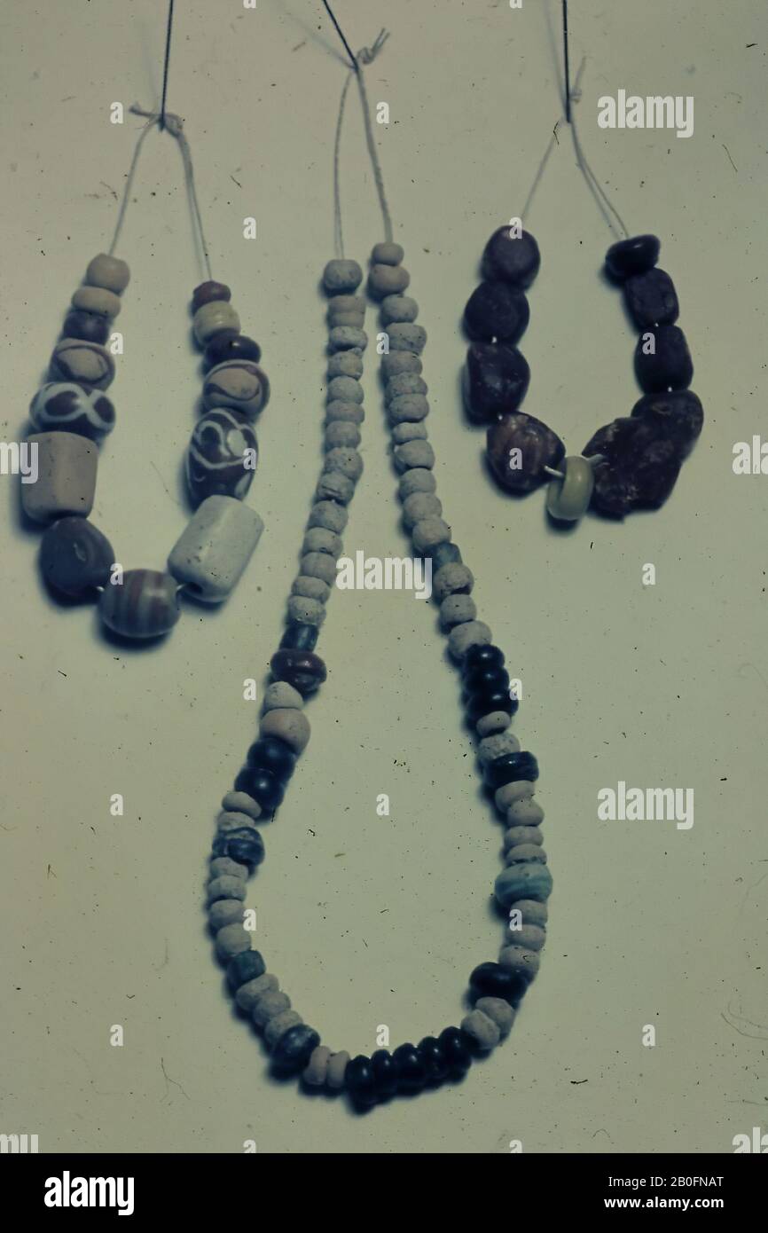 10 x 2 ring shaped beads hi-res stock photography and images - Alamy