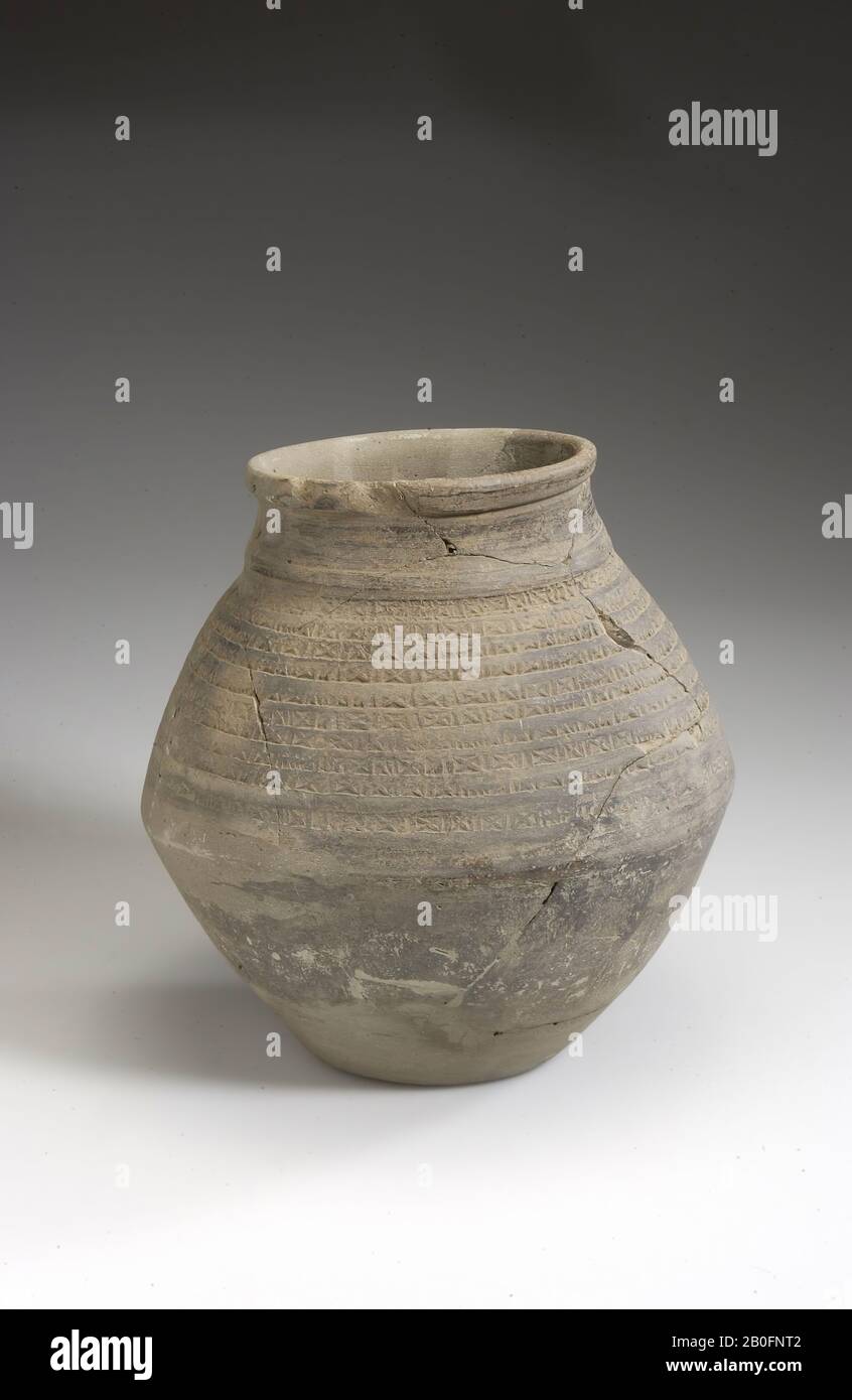 Smooth walled pottery pottery hi-res stock photography and images - Alamy